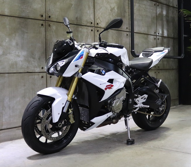2016 BMW S1000R - Born 2 Race Motorcycles